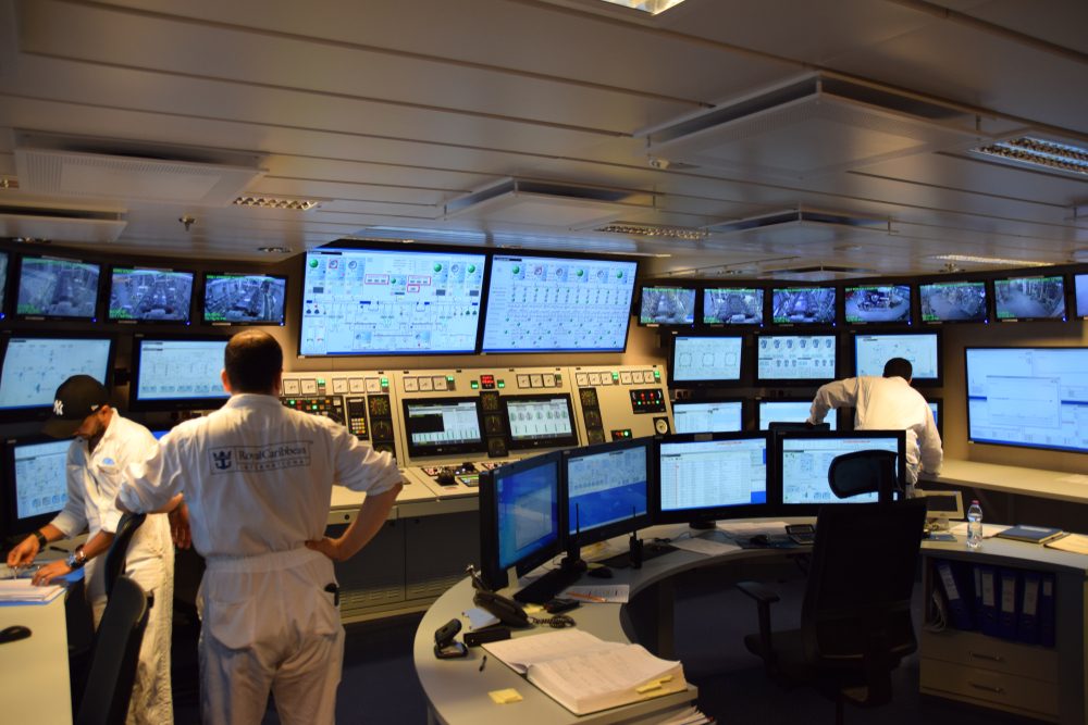 The Impressive Inner Workings Of A Cruise Ship Engine Room - COLUMBIA ...